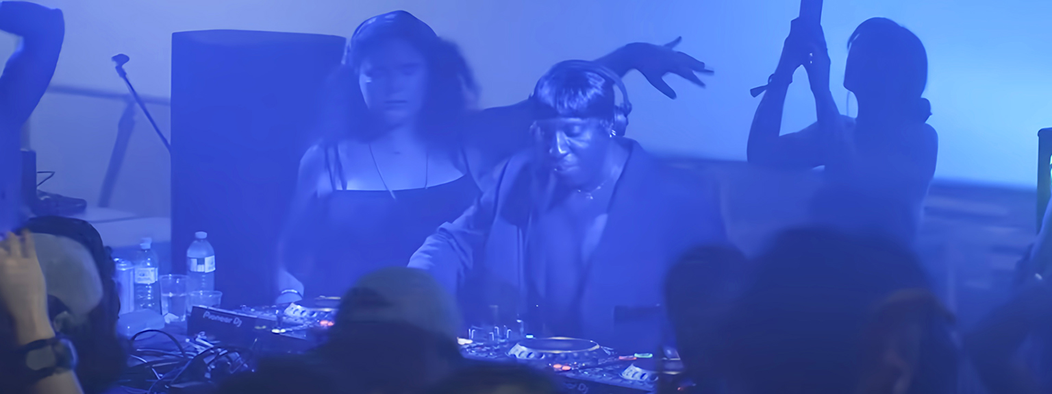 RA Live: Ariel Zetina & Miss Twink USA RA Films