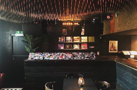 England's pubs and bars could face £1K fine for loud music and ...