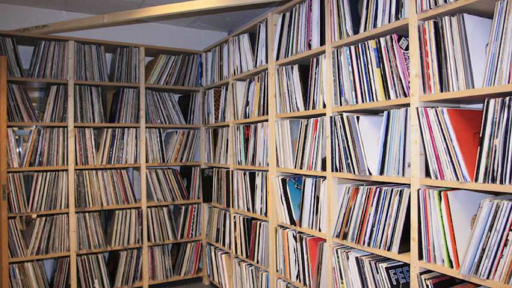 Discogs users bought nearly 12 million vinyl records in 2020, up 40% ...