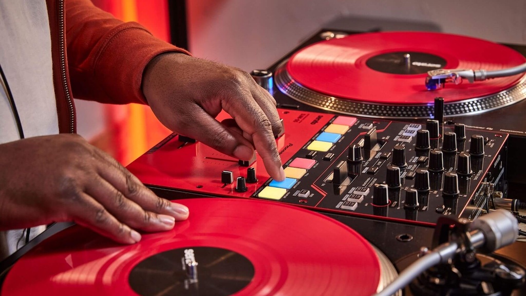 Pioneer DJ introduces first USB-powered battle mixer, the DJM-S5 · News RA