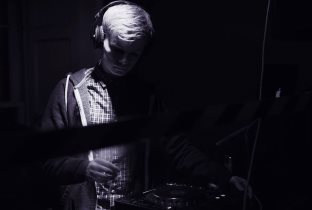 Aaron Kelly · Artist Profile