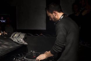 Alan Backdrop · Artist Profile