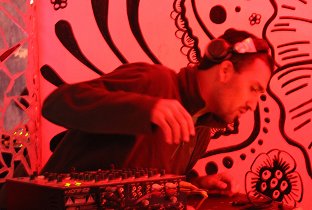 Alex Aguilar · Biography