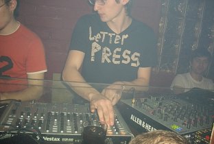 Andrew Bee · Biography