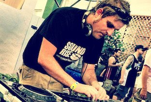 Andy Riley · Artist Profile