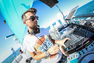 Axel Fox · Artist Profile