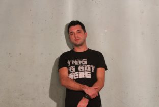 Daniel Derek · Biography