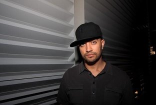 Derek Dunbar · Artist Profile