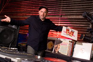 Edgar Um · Artist Profile