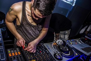 Iggy Z · Artist Profile