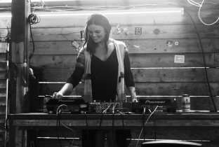 Jess Holt · Artist Profile