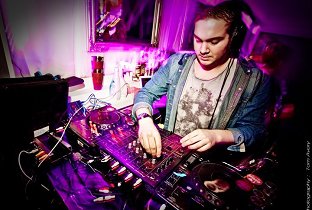 Josh Kendall · Artist Profile