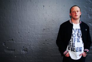 Lee Saxton · Artist Profile