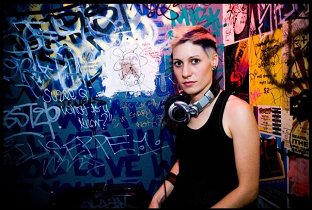 Loryn · Artist Profile