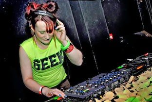 Mandidextrous · Artist Profile