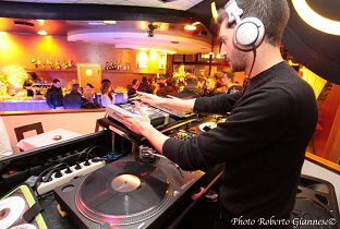 Manuel Negri · Artist Profile