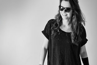 Maria Arias · Artist Profile