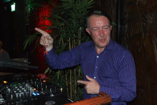 Mickee Kay · Artist Profile