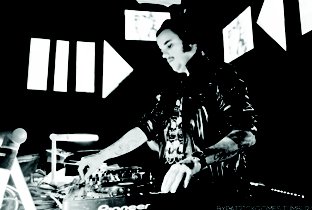 Ricardo Estrella · Artist Profile