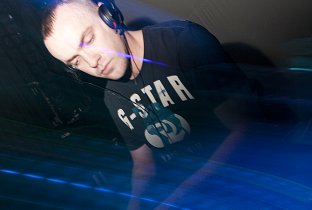 Ross Lyall · Artist Profile