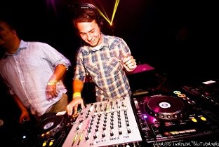 Ryan Ellis · Artist Profile