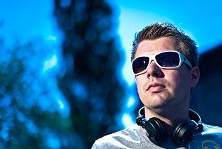 Sam Vester · Artist Profile