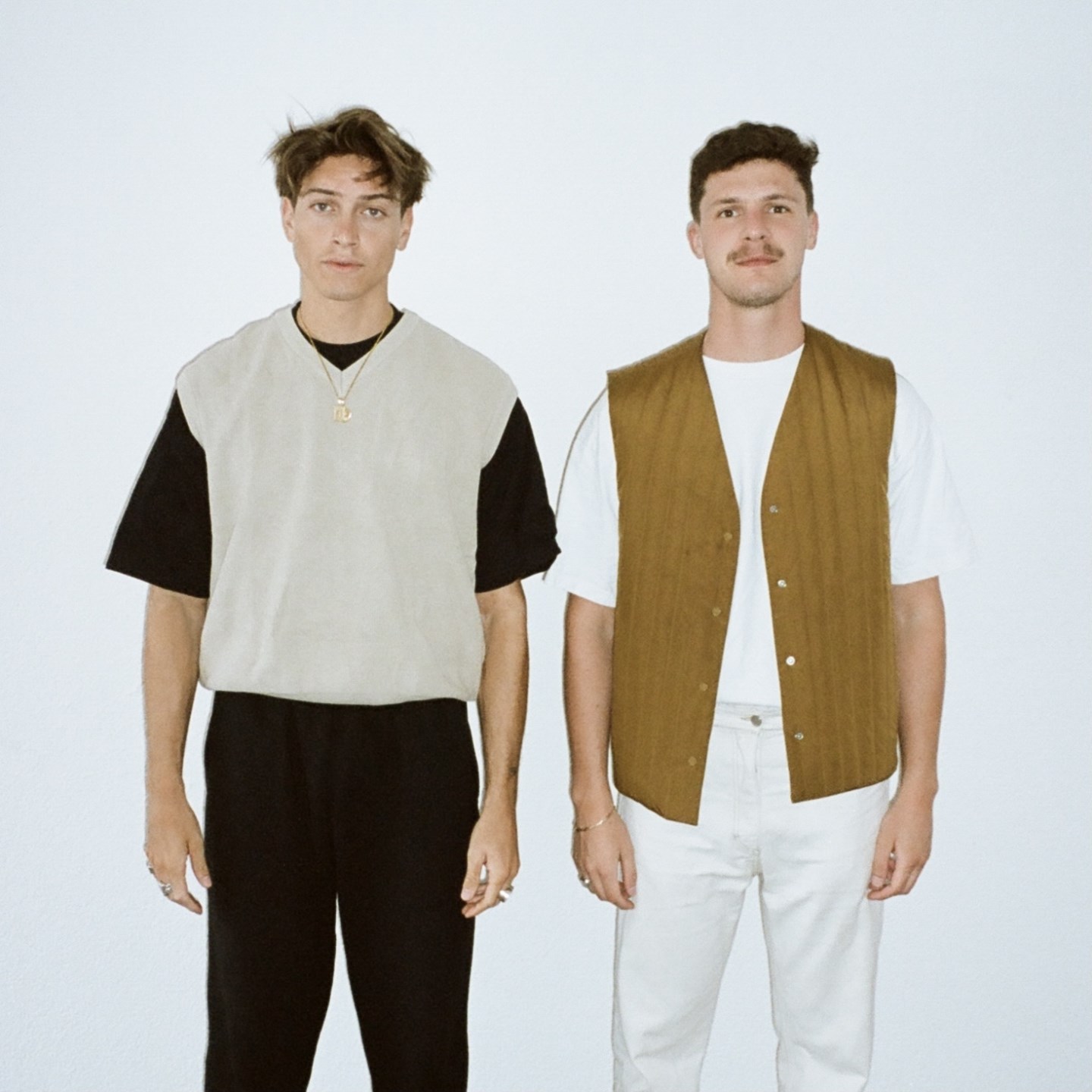 2M (CH) · Artist Profile