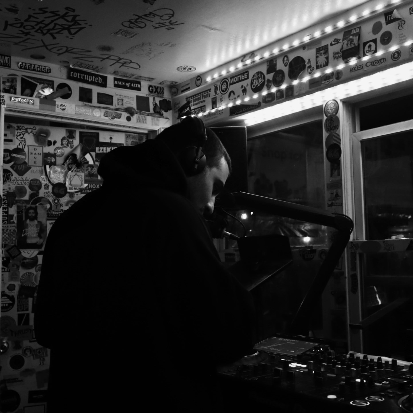 98dots · Artist Profile