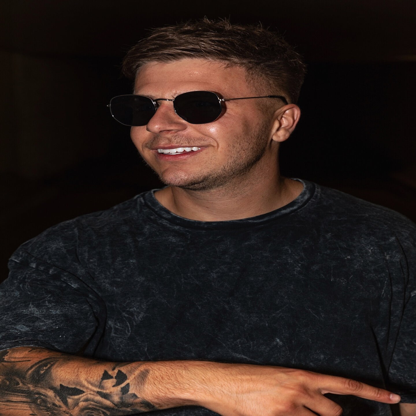 Adam Robbo · Artist Profile