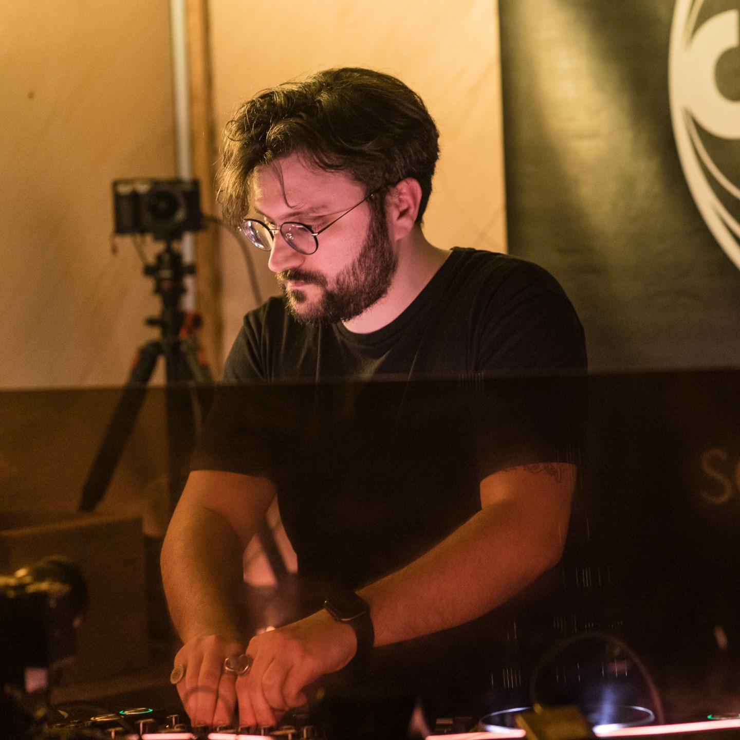 Adri · Artist Profile