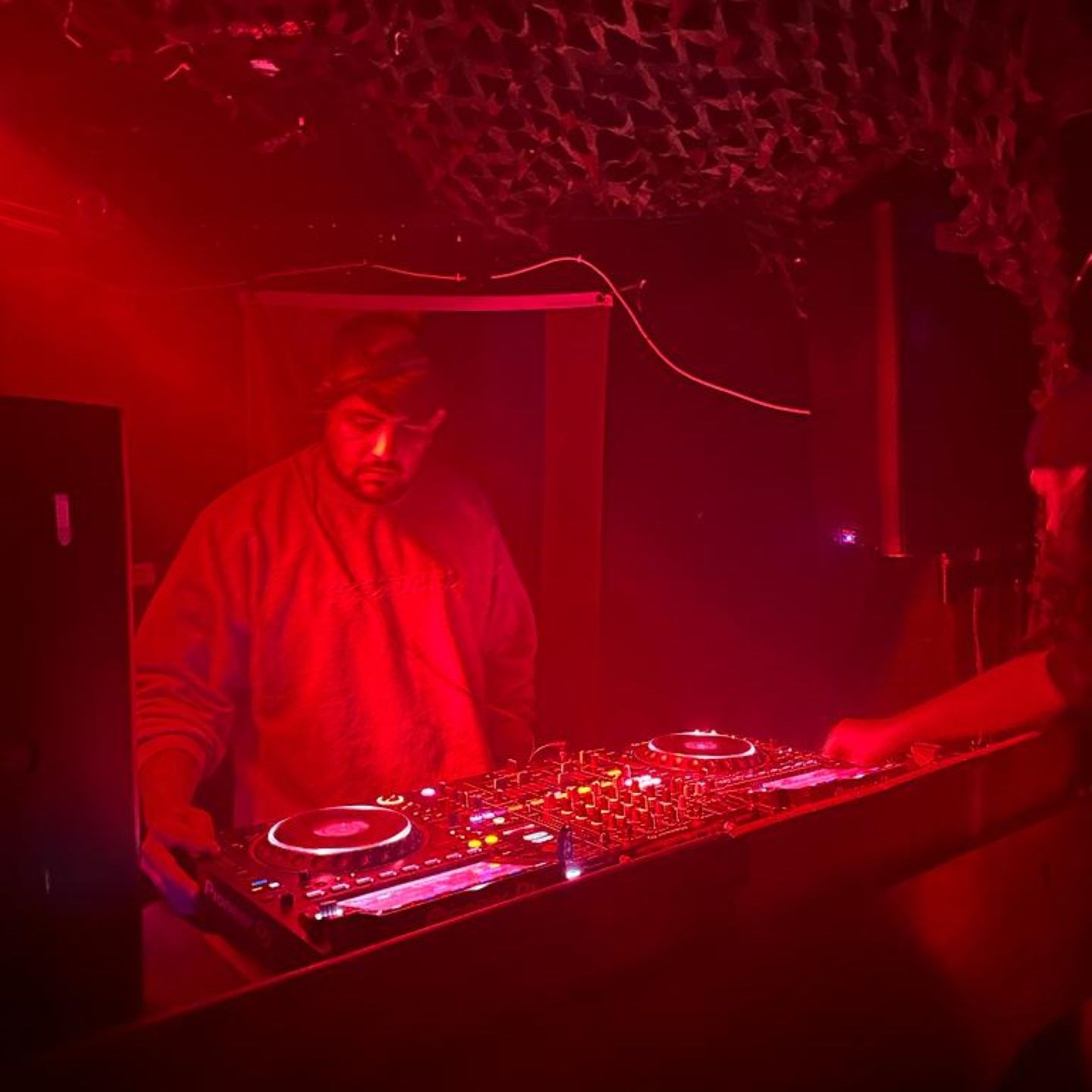 Adrii · Artist Profile