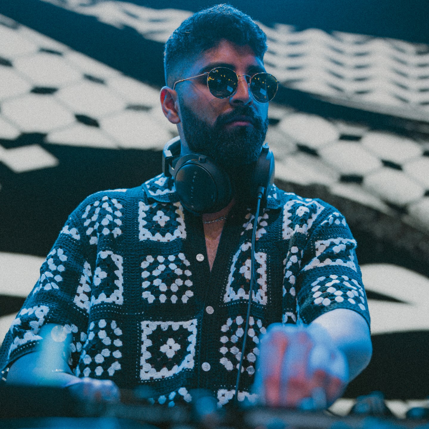 A K U · Artist Profile