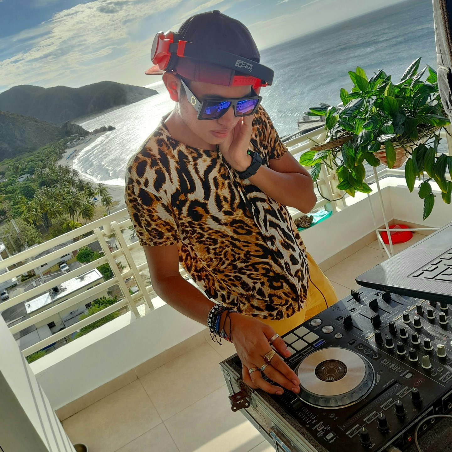 Alexis Romero · Biography