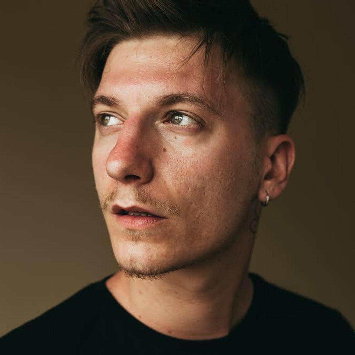 Alex Rubia · Artist Profile