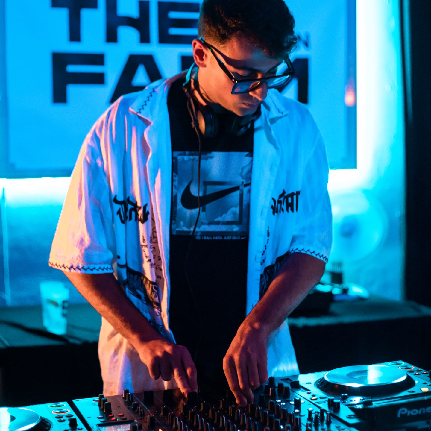 Alex Thunder · Artist Profile