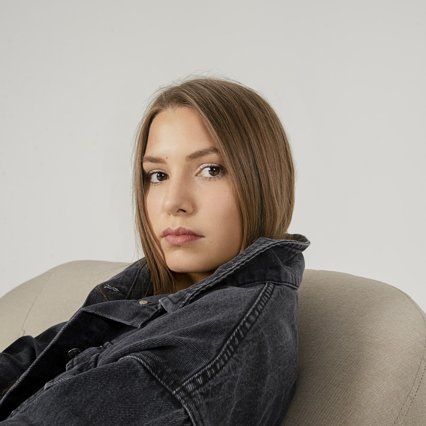 Alicia Hahn · Biography