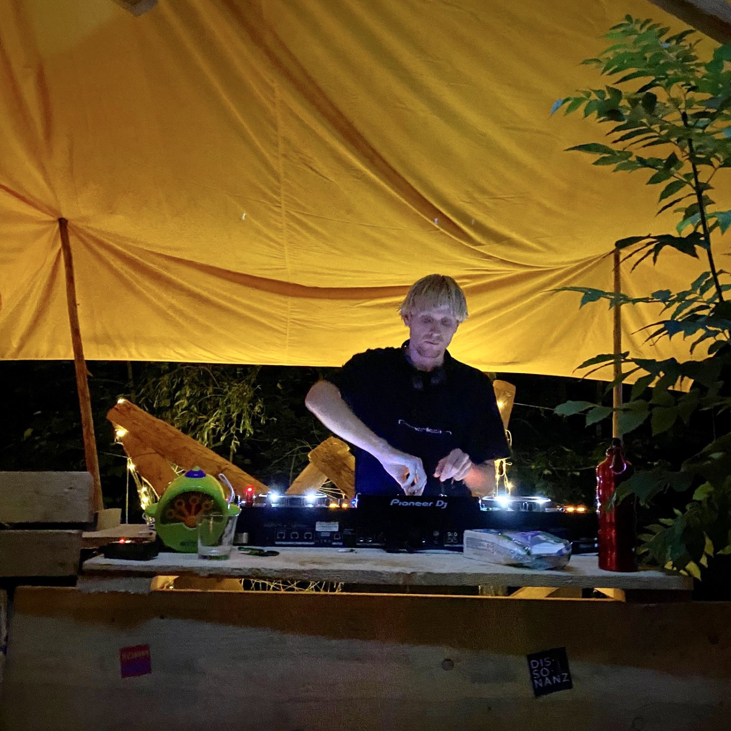 AON (1) · Artist Profile