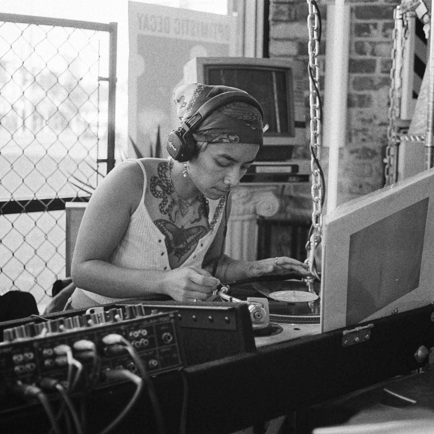 azize · Artist Profile