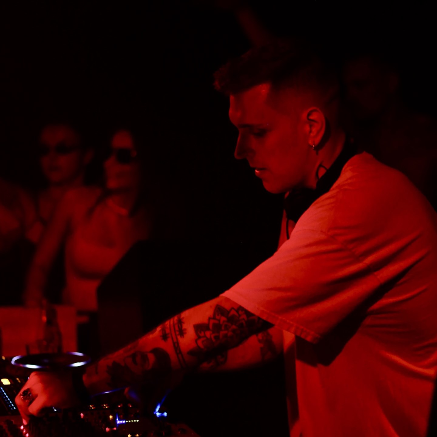 B2 (1) · Artist Profile