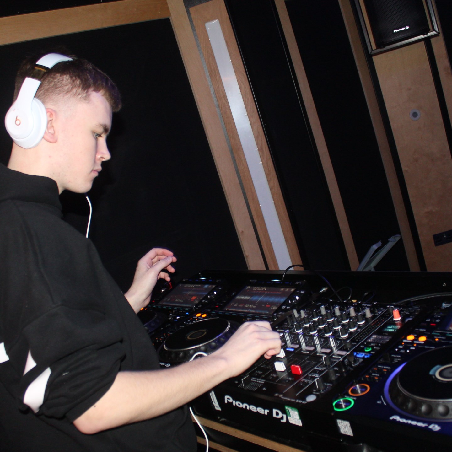 Callum Lee · Artist Profile