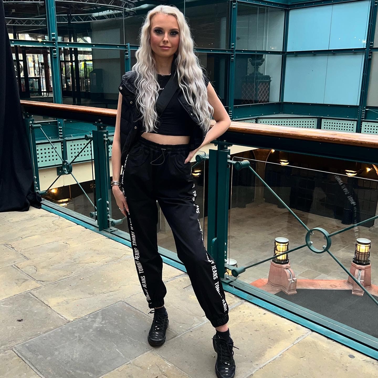 Carli Jayne · Artist Profile