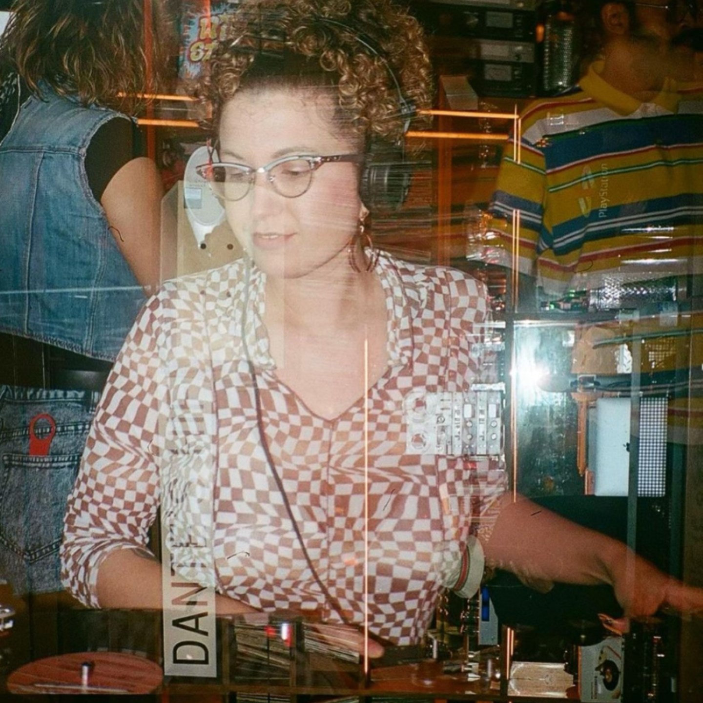Caroline · Artist Profile