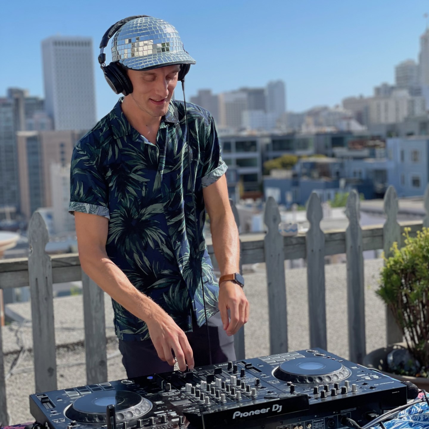 Dan Frandisco · Artist Profile