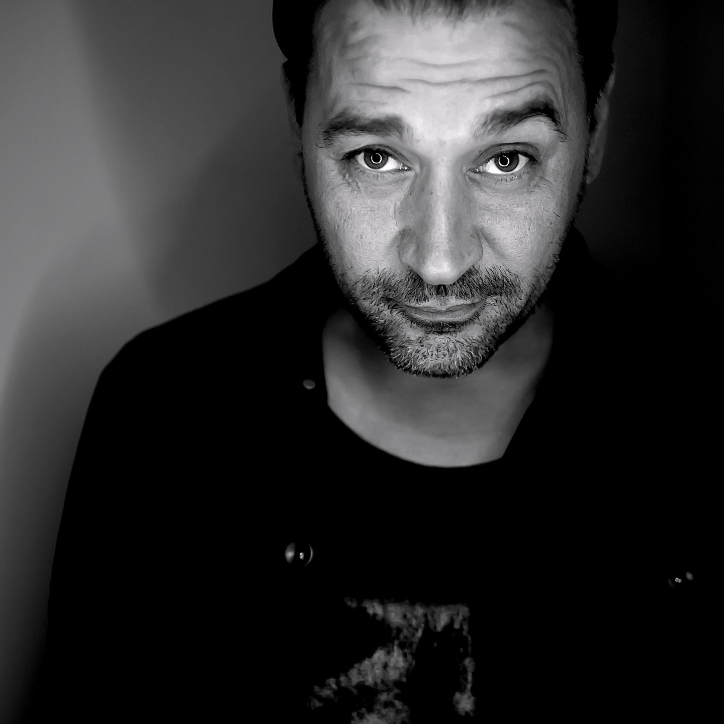 Dave Davis · Artist Profile