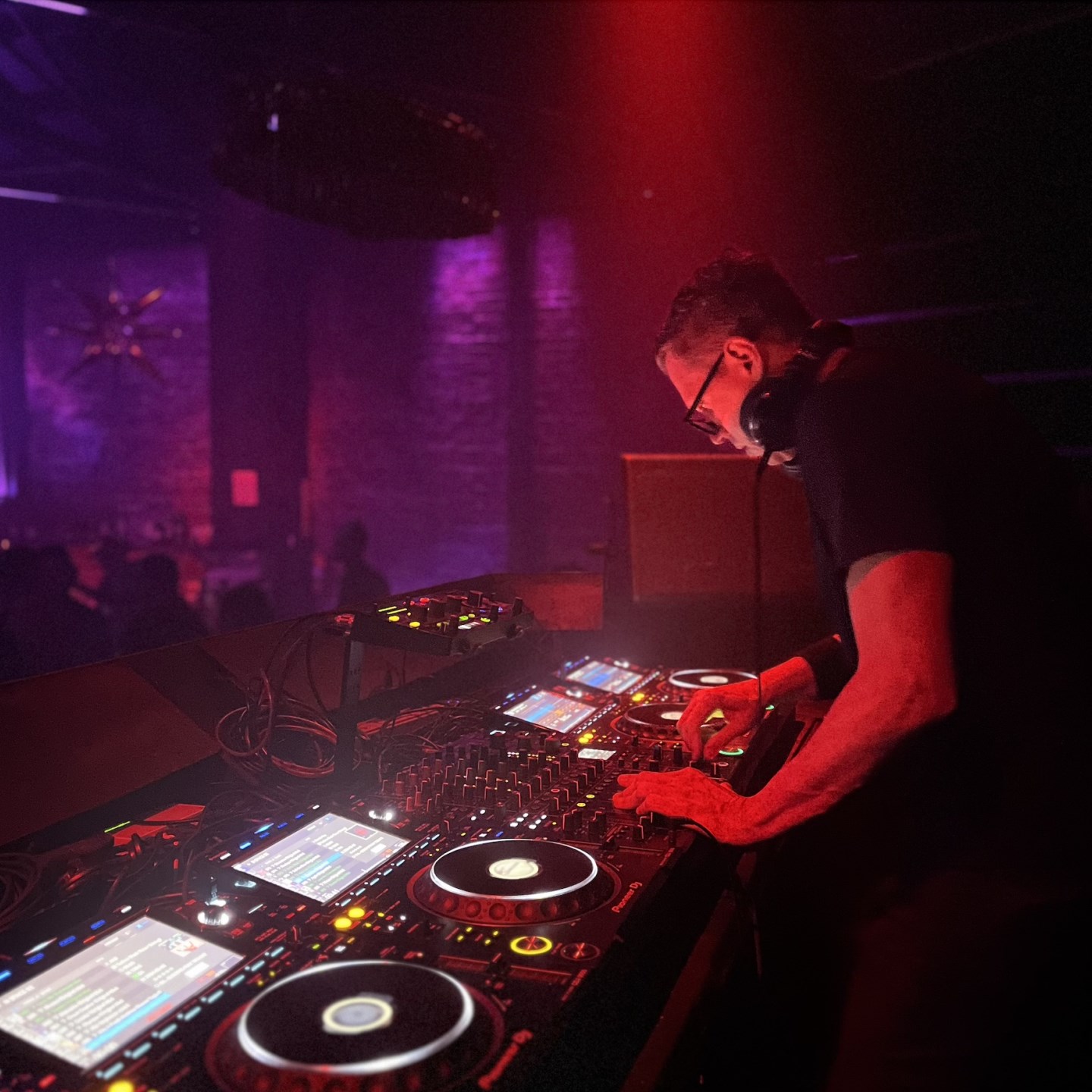 Dean Samaras · Artist Profile