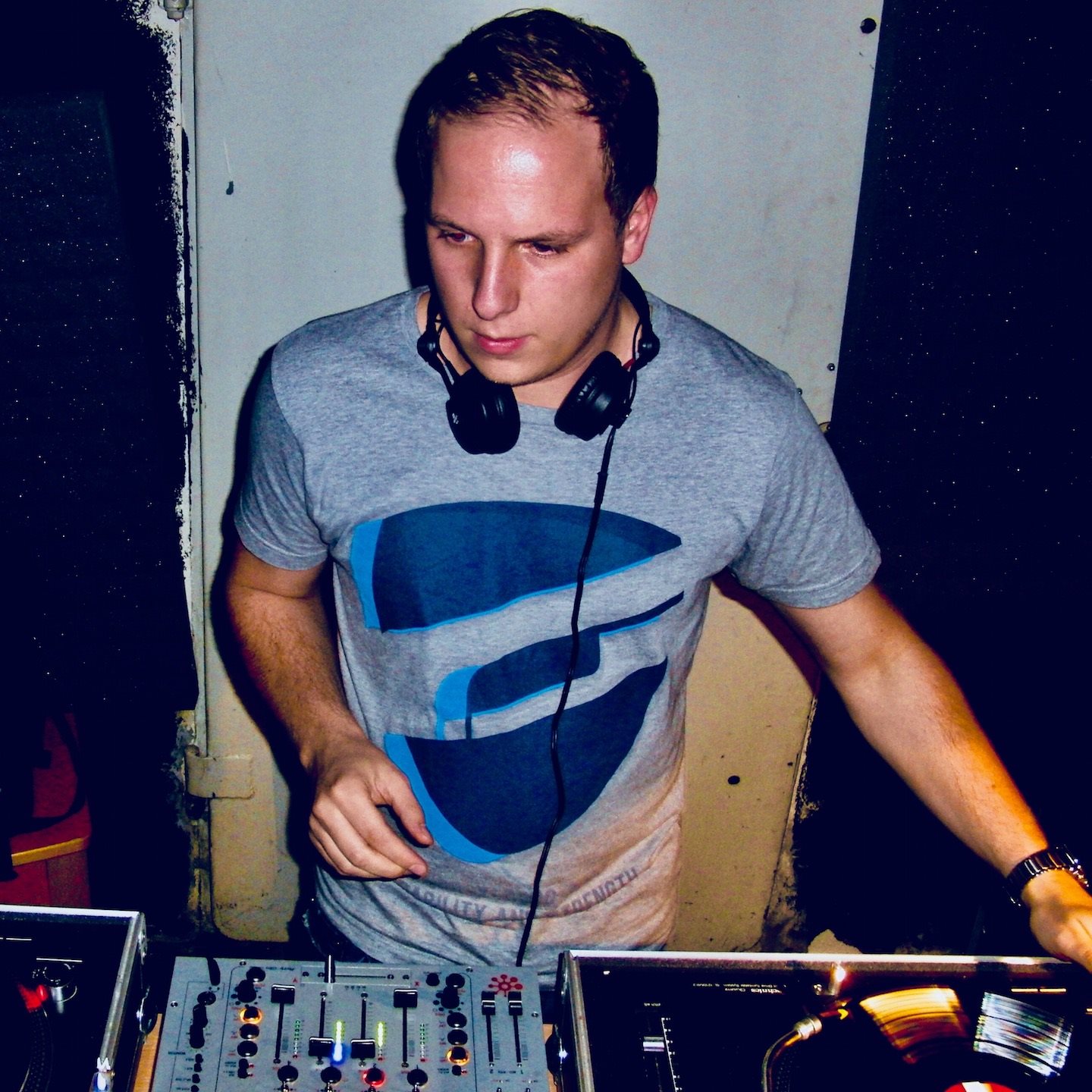 Dennis S · Tour Dates & Tickets