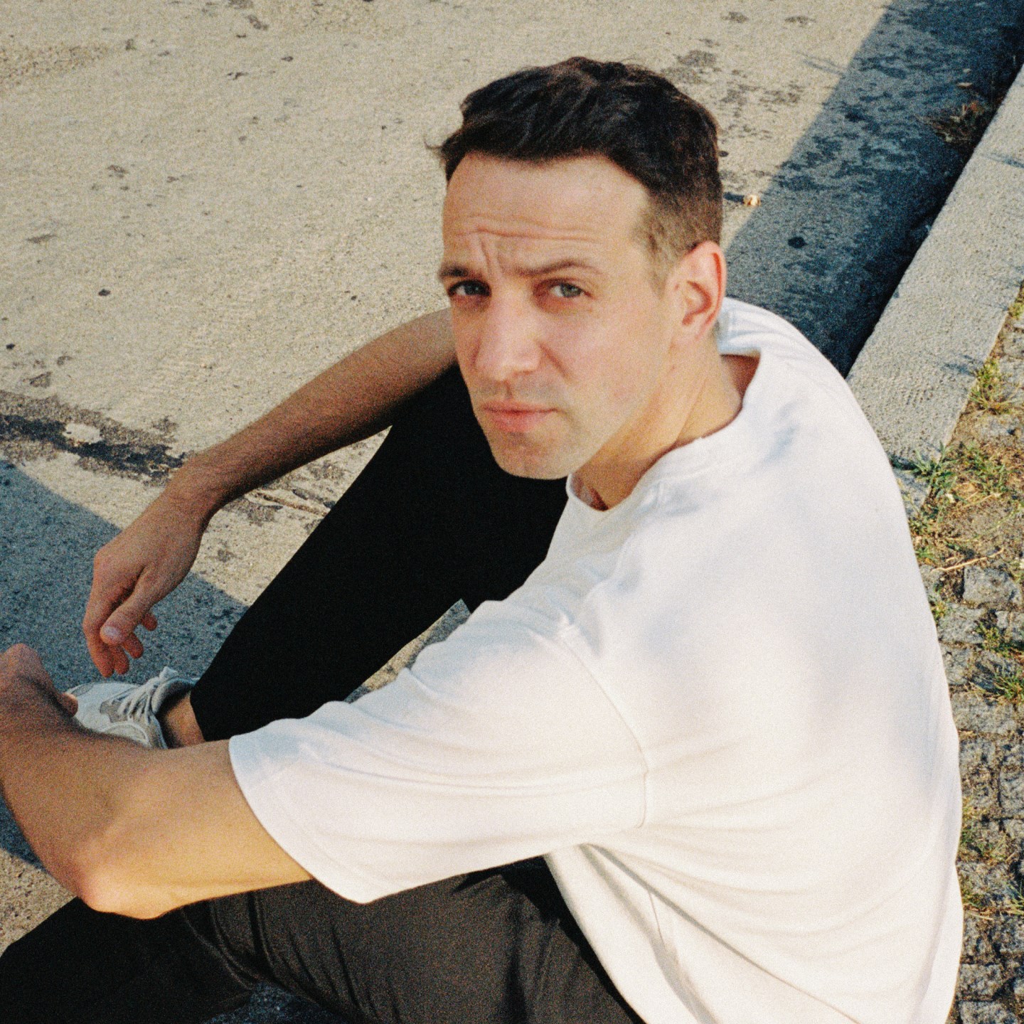 Den Solo · Artist Profile