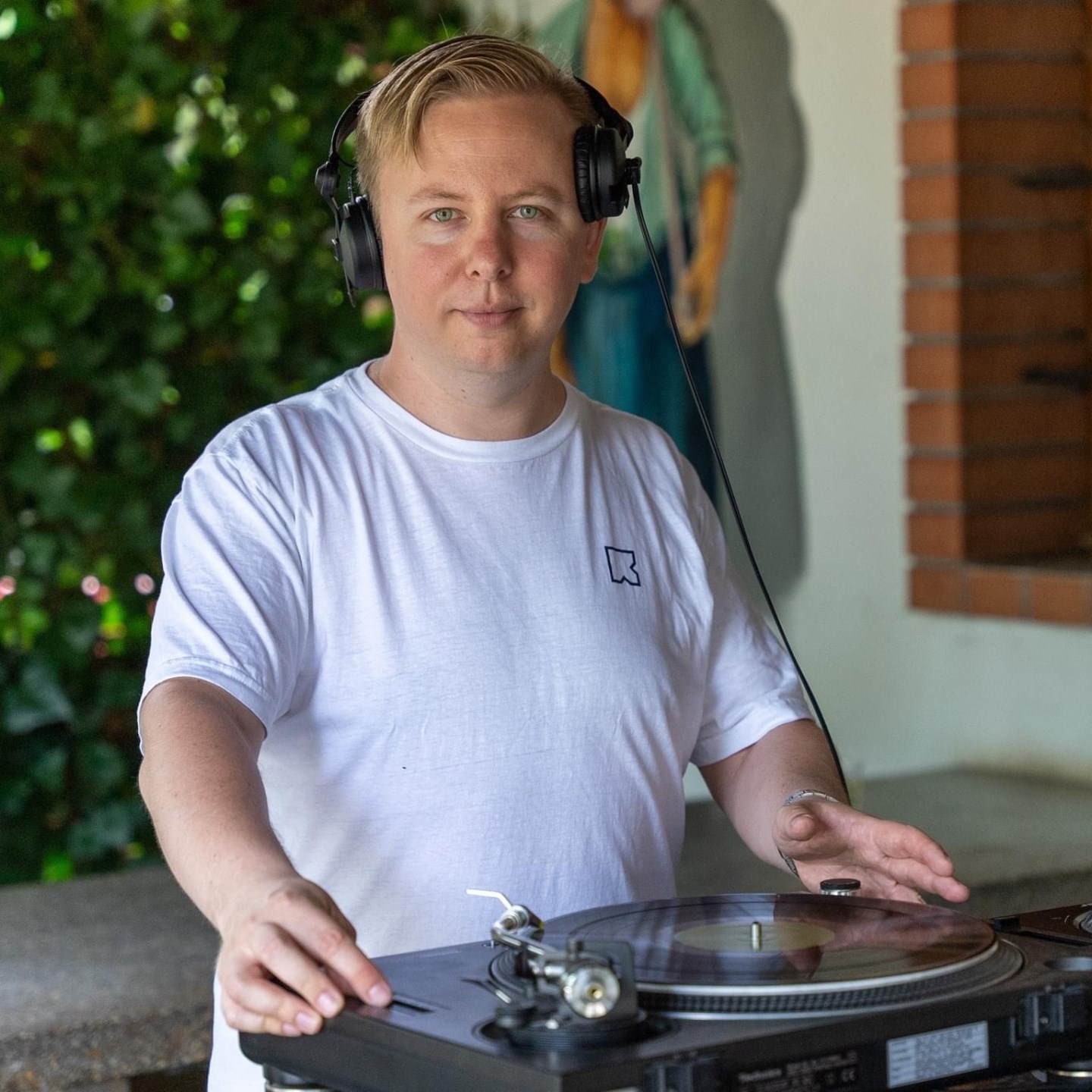 Derek (2) · Artist Profile