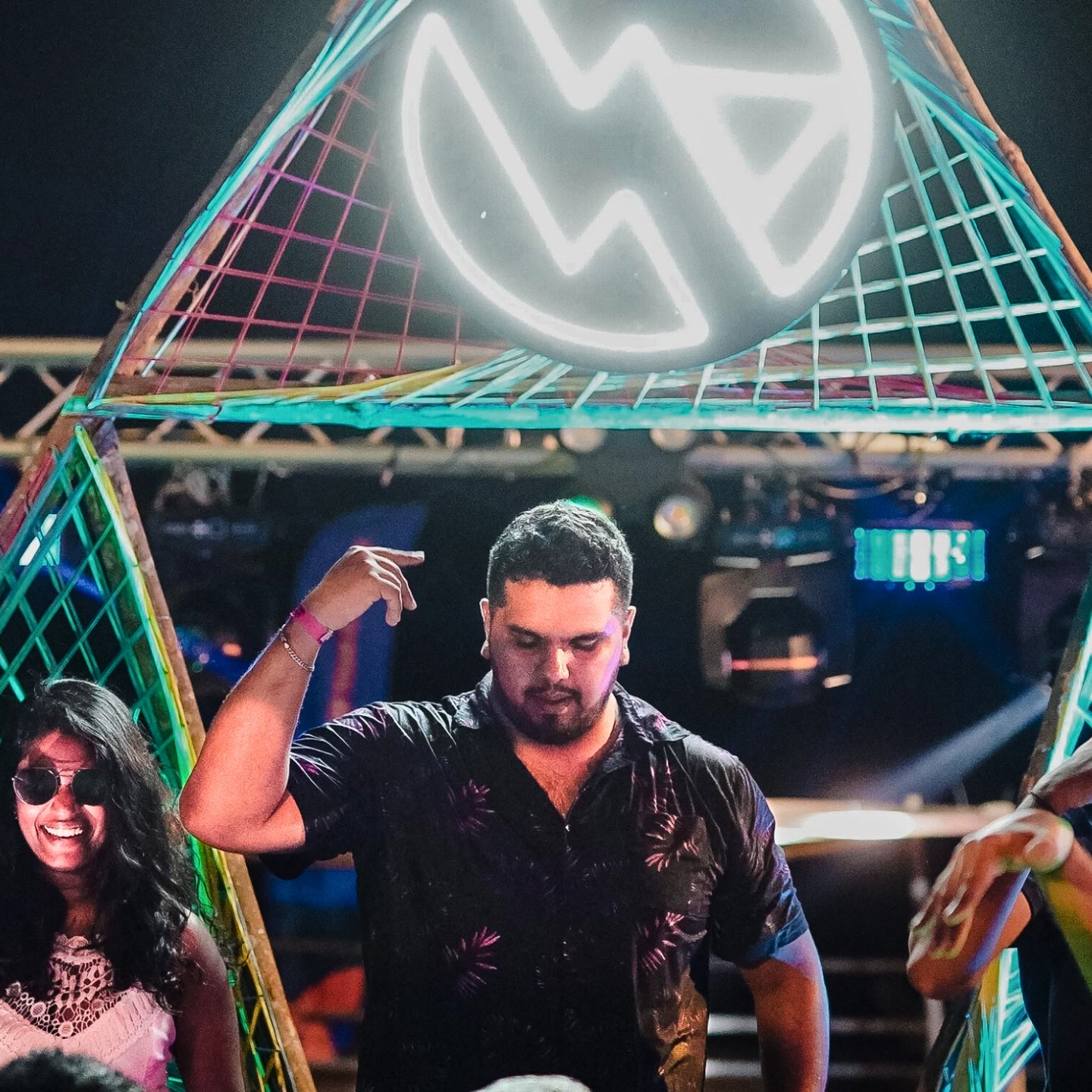 DIAN (4) · Artist Profile