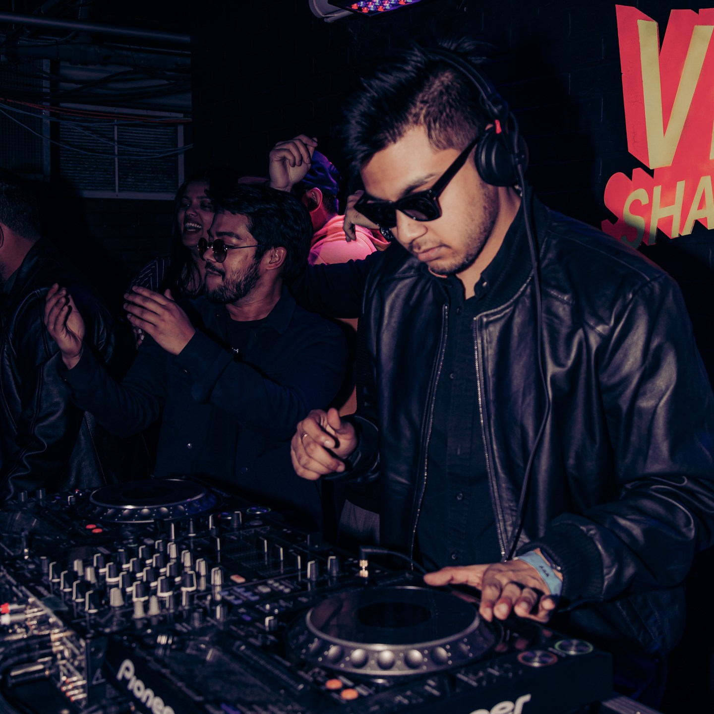 Dipto · Artist Profile